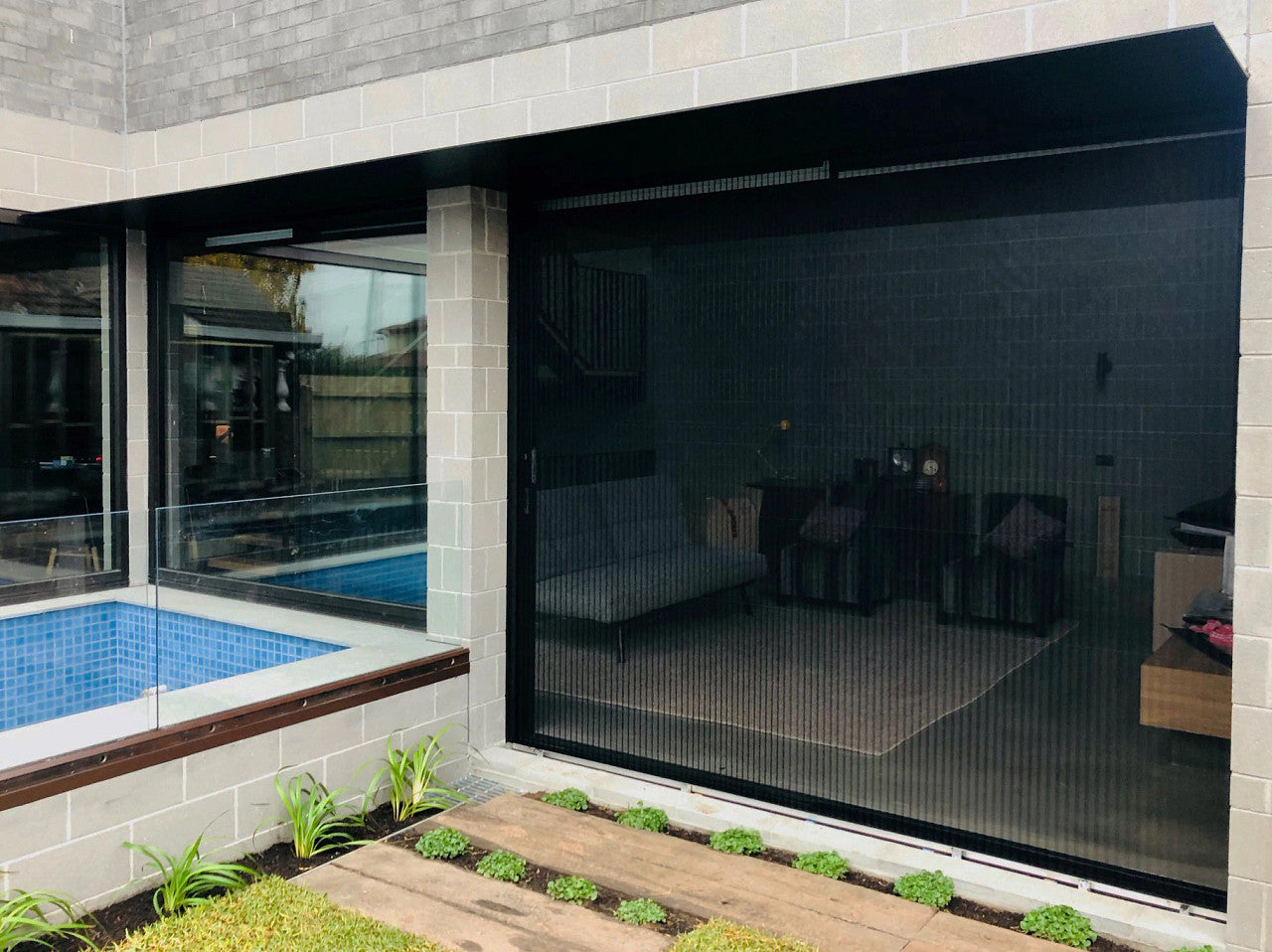 GENIUS® ZIGZAG The Retractable Single Screen Panel – Shade Screen Solutions